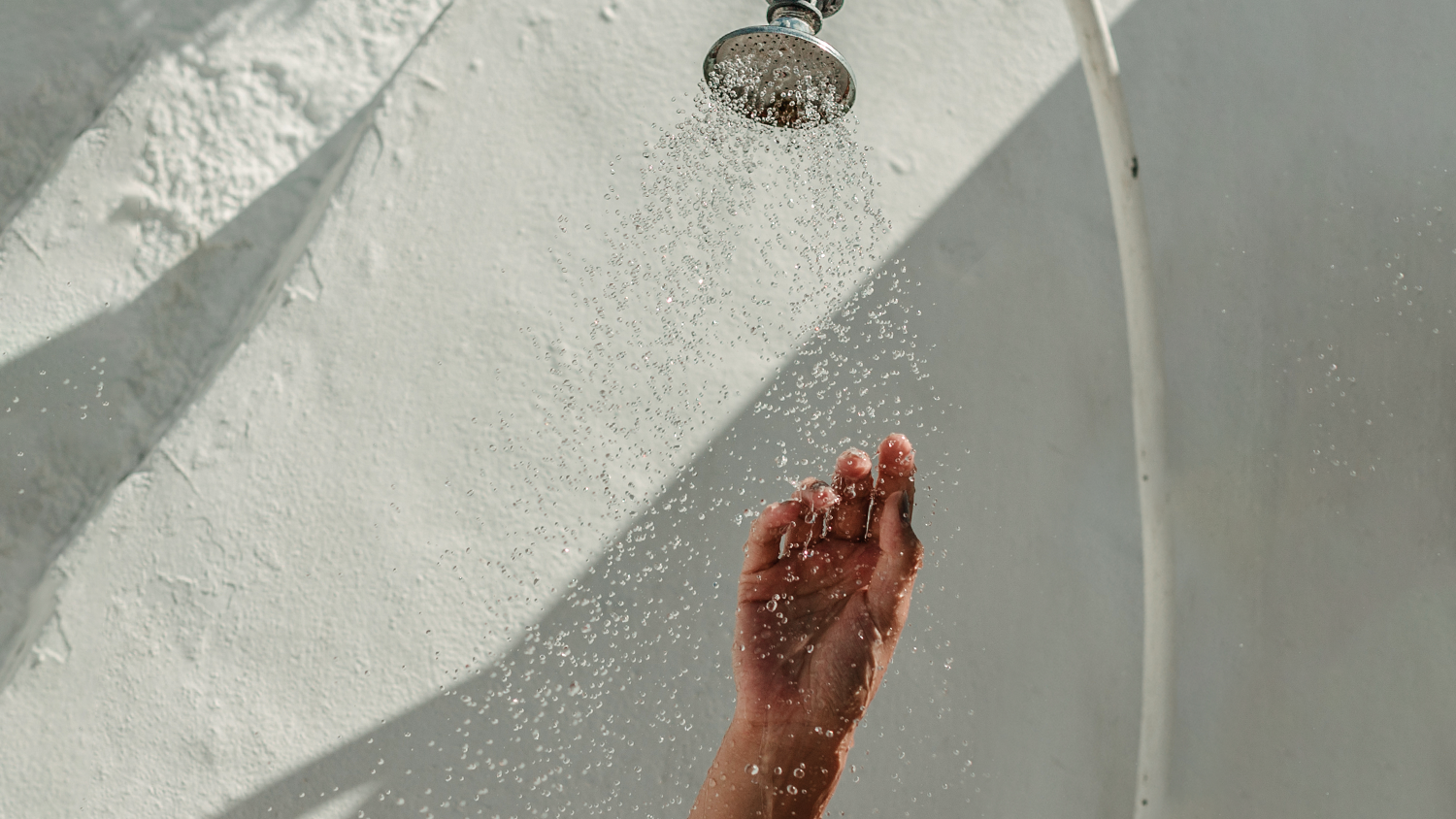 How to Wash 2A Hair: Easy Wave Care Tips | Shower Envy – ShowerEnvy